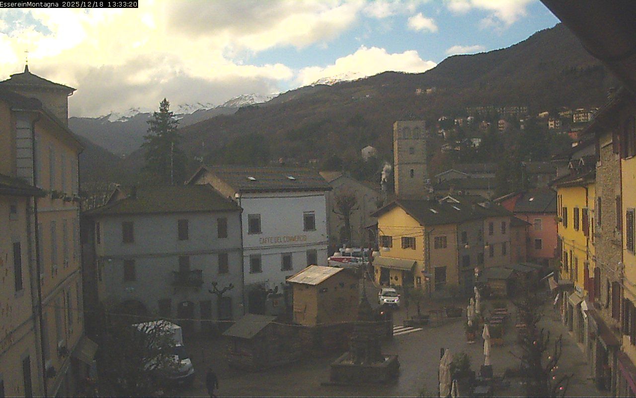Fanano › South: Palazzo Lardi e Torre dell'Orologio - Piazza O. Corsini ...