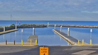 See Seaholme: Altona Boat Ramp - Altona Road - Port Phillip Bay Live ...