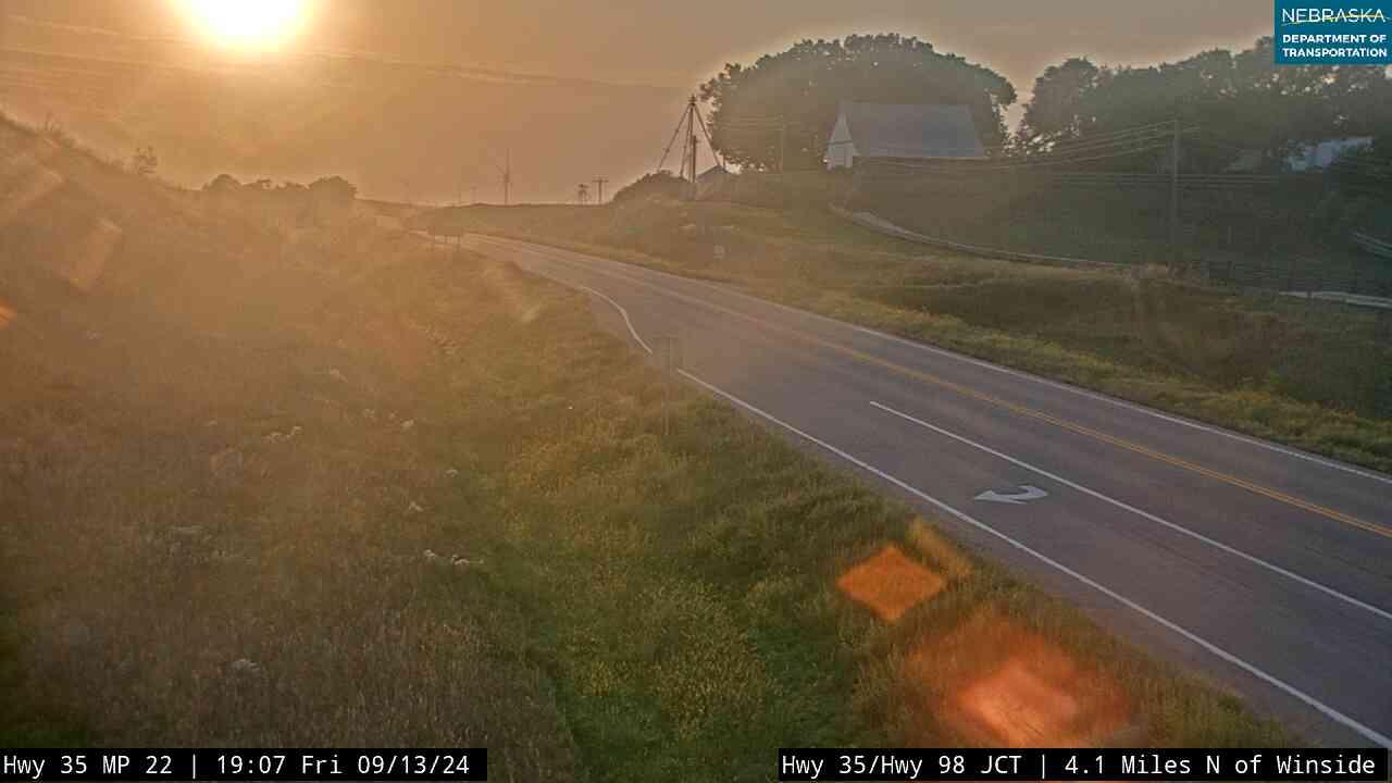Carroll › West: NE 35: W of Wayne: 98 looking west Traffic Cam