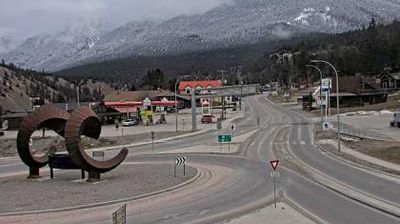 See Radium Hot Springs › North-East: Hwy 93/95 roundabout, at - looking ...