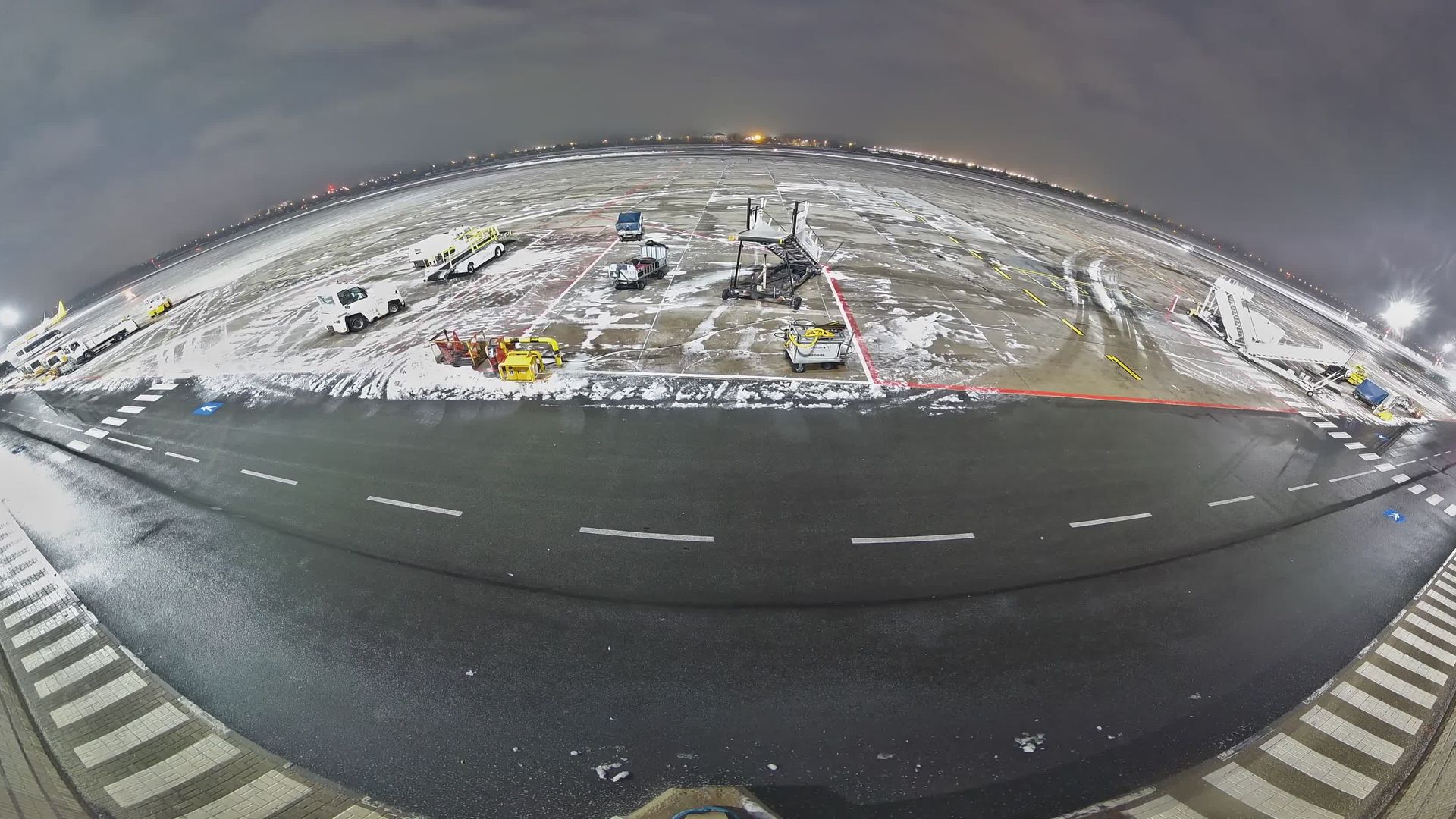 Gdansk: Lech Walesa Airport HD webcam with sound Airport Webcam Poland