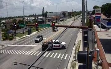 See Gulf Gate Estates: SA US41 @ Upper Beachwood Ave 895/1078 Live ...