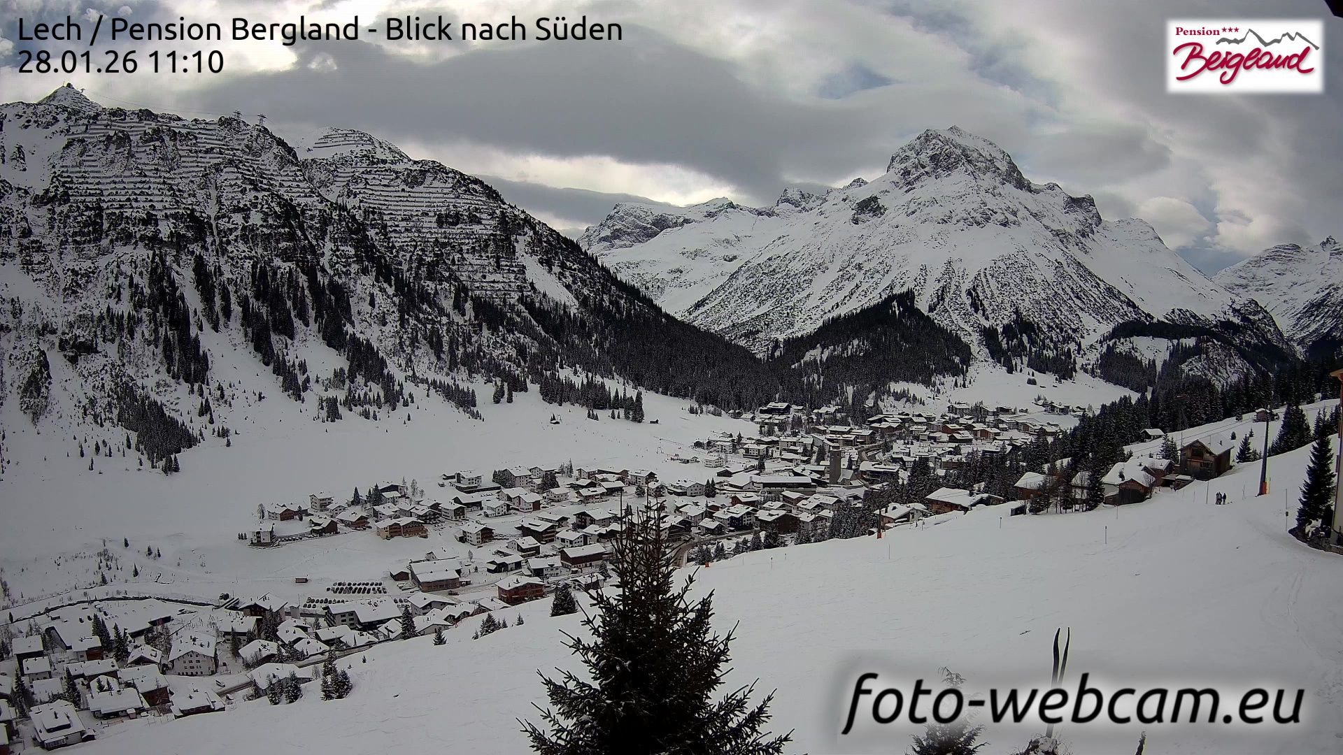 Gemeinde Lech: Pension Bergland Building Webcam Austria