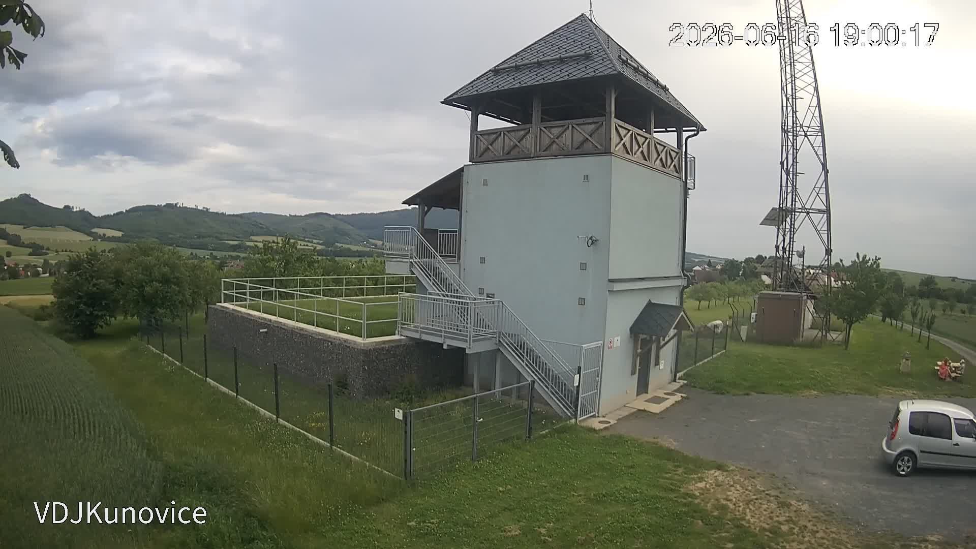 Kunovice › South-West: Rozhledna na vodojemu Kunovice Landscape Webcam ...